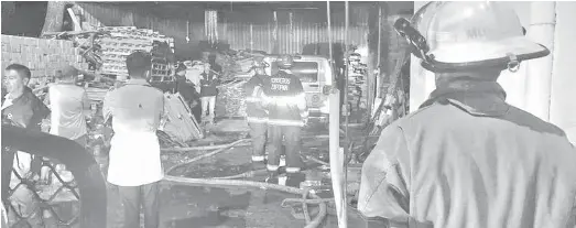 Consume el fuego una bodega en Zapopan - PressReader