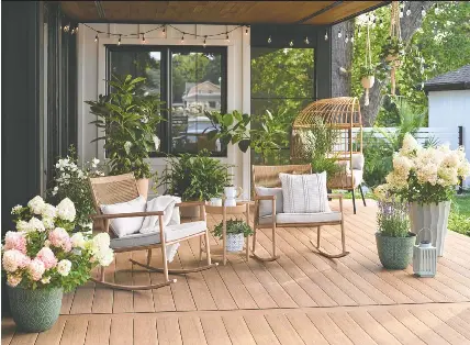 Outdoor furnishing­s set the mood for relaxing - PressReader