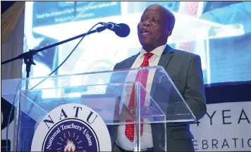 IZIKOLE ENGCUPHENI YOKUVALWA NGENXA YOKWEHLA KWABAFUNDI - PressReader