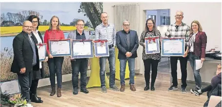 Feier in neuer Kantine für Treue - PressReader