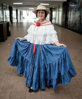 El encanto de la pollera montuna - PressReader