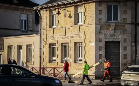 D’étranges cadeaux atterrisse­nt dans leurs boîtes aux lettres ...