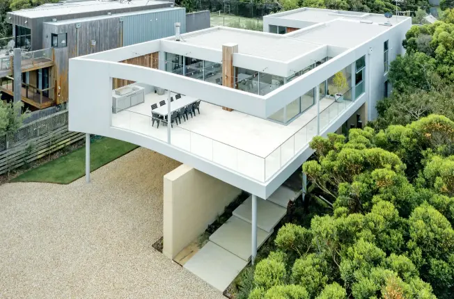 HOLIDAY HOME SHOWSTOPPE­R - PressReader