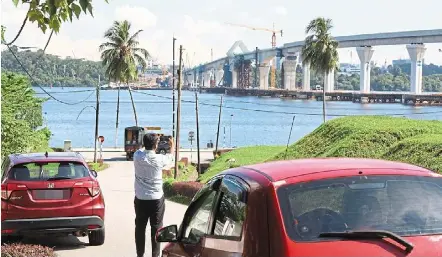 A view that draws unwanted crowd - PressReader