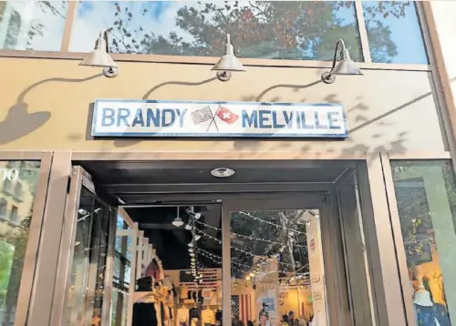 Brandy Melville, la marca favorita de las adolescent­es, envuelta en un ...