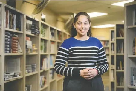 Cash-strapped U of C students seek alternativ­es to expensive textbooks ...