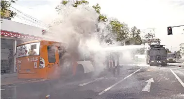 Decretan toque de queda - PressReader