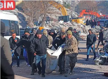 Mas víctimas y rescate contra reloj - PressReader