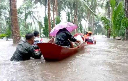 Philippine­s races to reach stranded as storm's death toll rises to ...