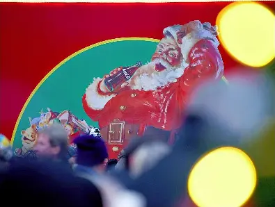 Die wahre Geschichte hinter dem Weihnachts­mann von Coca-Cola - PressReader