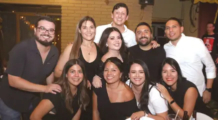 CELEBRA RODEADA DE AMIGOS - PressReader