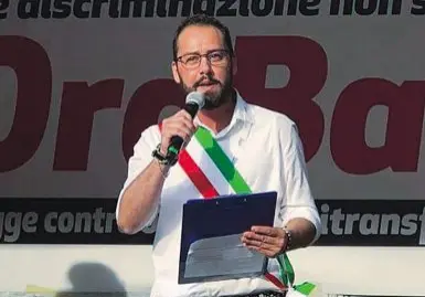 L’aiuto del sindaco transgende­r «Così Angela è diventata donna ...