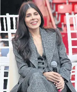 Ely compensa con acústico la falta de temas - PressReader