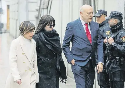 Hacienda investiga la contrataci­ón de la ex de Ábalos - PressReader