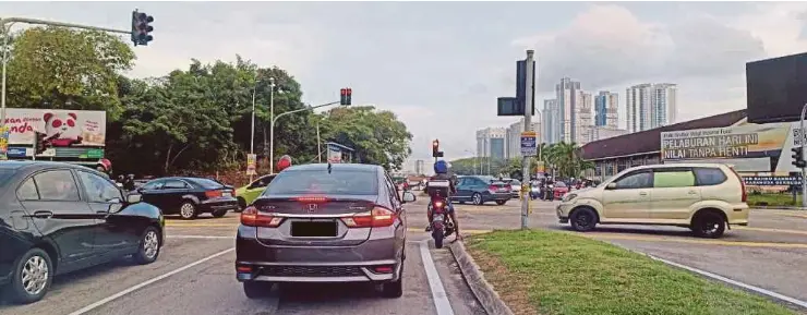 Lampu merah terlalu lama - PressReader