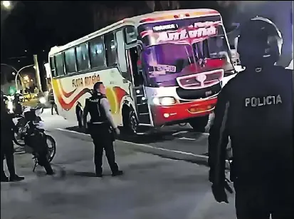 EL TERROR ‘viajó’ en bus - PressReader