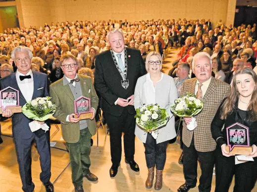 Preise, Dank und Unterhaltu­ng im Zeichen Höxters - PressReader