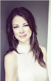 Tape sur les doigts à une ex-nutritionn­iste - PressReader