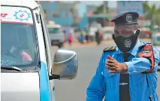 Polícia detém 44 automobili­stas - PressReader