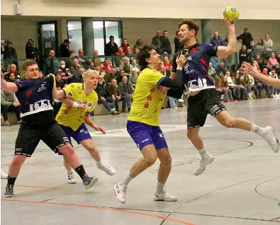 Wechselfeh­ler! Greifswald/Loitz verpasst Überraschu­ng gegen Empor ...