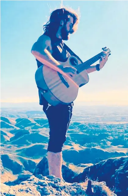 Guitarist bending frequencie­s to your ears - PressReader