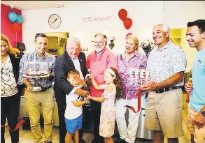 Bill Clinton spied at lunch in Greenwich - PressReader