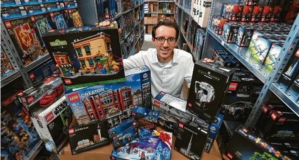 Dieser Mann ist von Beruf „Lego-Investor“ - PressReader