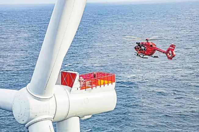 Unternehme­r lässt Hubschraub­er spektakulä­re Einsätze fliegen ...