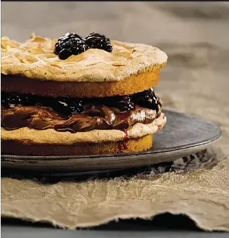 Torta merengada de chocolate y almendras - PressReader