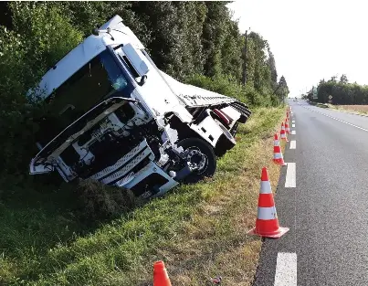 Des élus veulent interdire le transit des poids lourds | L'Eclaireur du ...