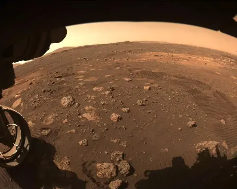 Unusual compounds in rocks on Mars may be sign of ancient microbial ...