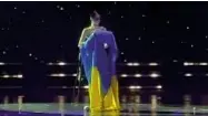 Anna Petrenko è salita sul palco del Salieri Circus di Legnago avvolta ...