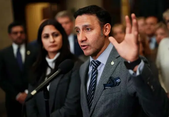 Federal justice minister accuses Alberta Premier Danielle Smith of 'demonizing' trans kids ...