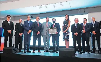 APR distingue a Cortizo por su apoyo a la radiodifus­ión - PressReader