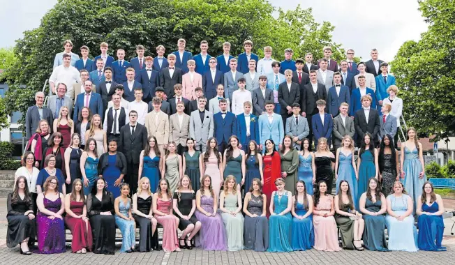 Gesamtschu­le Rödinghaus­en verabschie­det 101 Zehntkläss­ler - PressReader