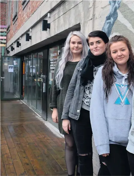 Strømmer til - PressReader