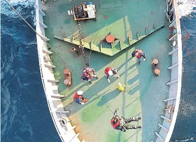 Rescate de Prefectura en alta mar - PressReader