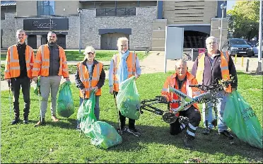 Clean-up crews tackle rubbish - PressReader