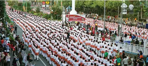 65 Ribu Orang Menari Poco-Poco - PressReader