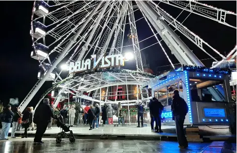 Un spectacle d’art de rue pour Noël - PressReader