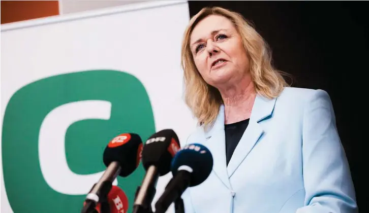 Mona under hårdt pres - PressReader