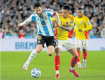 Messi recibió el cariño de los hinchas, pero no llegó a la red - PressReader