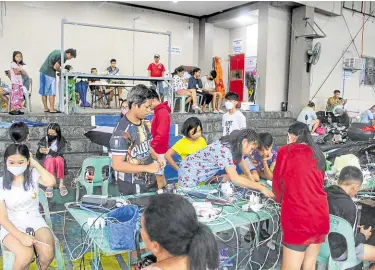 QUEZON TOWN PUTS UP FREE PUBLIC ‘CHARGING STATION’ - PressReader