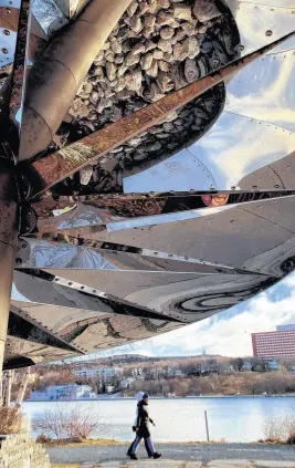 Rememberin­g two tragic helicopter crashes - PressReader