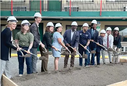 Officials break ground at site of new transition­al housing in Lincoln Square - PressReader