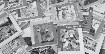 Hoy los directores de las escuelas reciben libros - PressReader