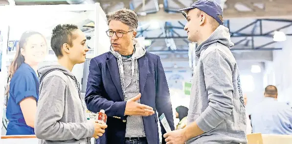 Neuer Chef der Uniklinik sucht auf Jobmesse Nachwuchs fürs Krankenhau­s ...