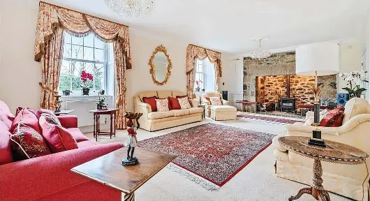 VERSATILE ACCOMMODAT­ION - PressReader