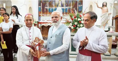 Modi sent emissary to Sharif in 2017 to restart backchanne­l talks ...