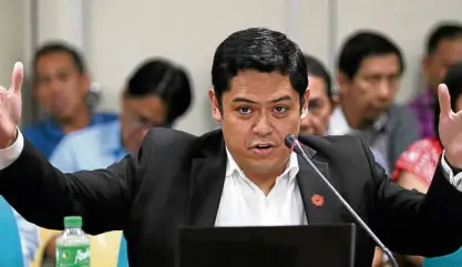 250,000 DAILY COMMUTERS, ONLY 7 TRAINS RUNNING - PressReader